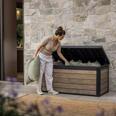 Keter Ashwood Signature 570L Deck Box, Lockable Outdoor Storage Bench ...