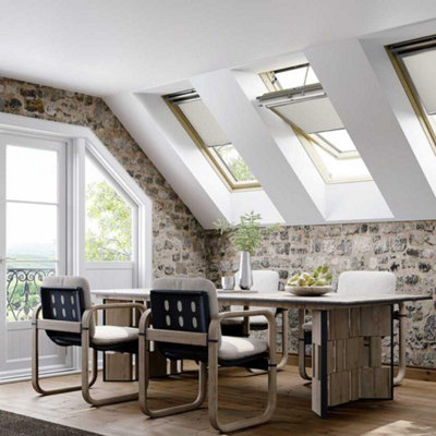 Keylite Pine Centre Pivot 550x980 Hi-Therm + Tile Flashing