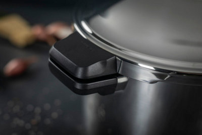 Kuhn Rikon Duromatic Hotel Pressure Cooker with Side Grips, 28cm/12L