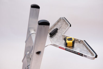 Laddermat V Ladder stand off with Platform