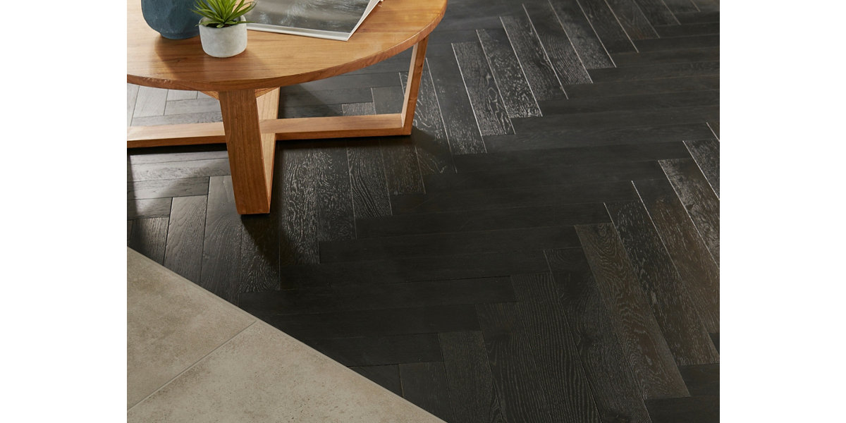 Laminate & real wood flooring guide at B&Q