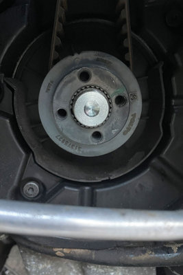 Laser Tools 8410 Crankshaft Cambelt Pulley Puller for Volvo Petrol & 2. ...