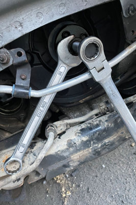 Laser Tools 8410 Crankshaft Cambelt Pulley Puller for Volvo Petrol & 2. ...