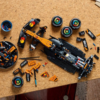 LEGO Technic McLaren Formula 1 Car 2025 Model - Model 42228 (18+ Years ...