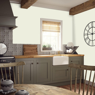 Leyland Trade Hardwearing Matt Emulsion Paint Cleanroom White (RAL 9012) 5L