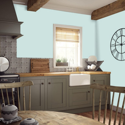 Leyland Trade Hardwearing Matt Emulsion Paint Powder Blue (18E49) 5L