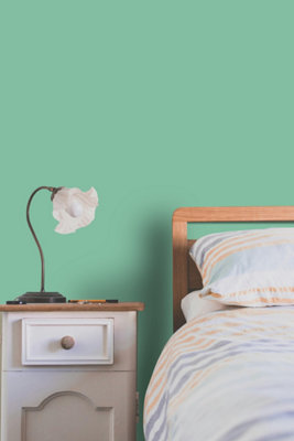 Leyland Trade Vinyl Matt Walls & Ceilings Emulsion Paint Green Balloon ...