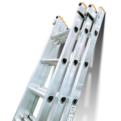 LFI PRo Triple Section 11 Rung Ladder 3m closed. Max 7m | DIY at B&Q