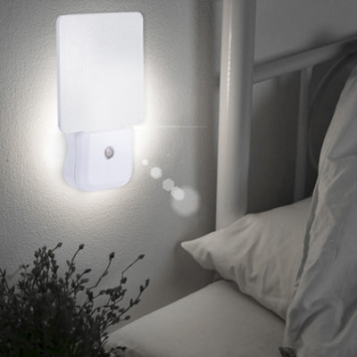 Light Controlled LED Night Light 7.5cm W x 2.5cm D x 12cm H | DIY at B&Q