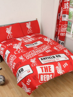 Liverpool FC Patch Double Duvet Cover and Pillowcase Set | DIY at B&Q