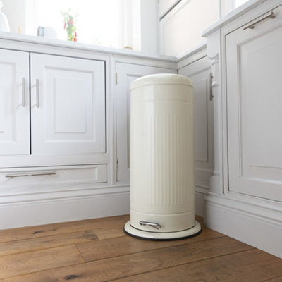 Living Nostalgia Antique Cream 30L Retro Pedal Bin