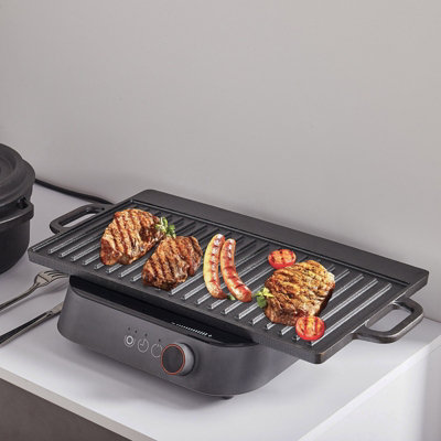 Livingandhome Black Kitchen Anti Stick Reversible Griddle Pan | DIY at B&Q