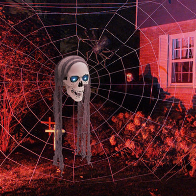 Livingandhome Halloween Hanging Skull with Button Battery Glowing Eyes ...