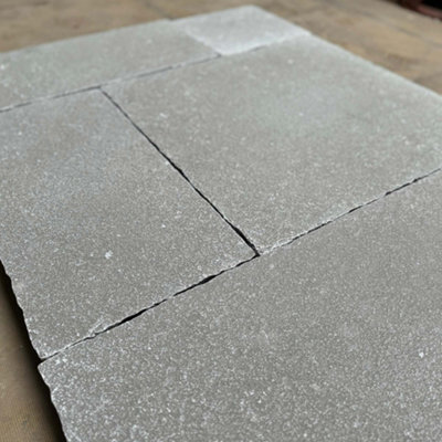 London Stone Antique Grey 25mm Limestone Paving Slabs Patio Pack as Mix ...