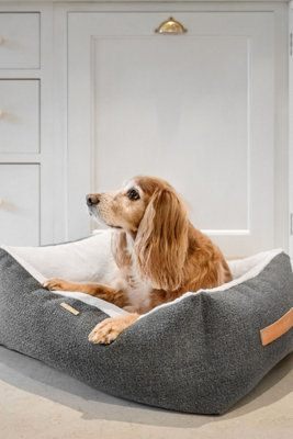 Lords & Labradors Essentials Herdwick Dog Box Bed | DIY at B&Q
