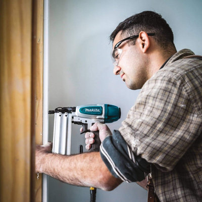 Makita 18g nailer store