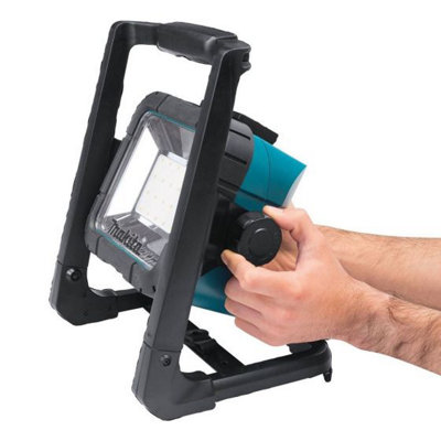 Makita DML805 18V LXT Cordless or Corded LED Floodlight