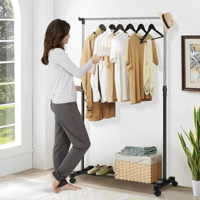 MantraRaj Adjustable Clothe Rail With Wheels Extendable Garment Hanging ...