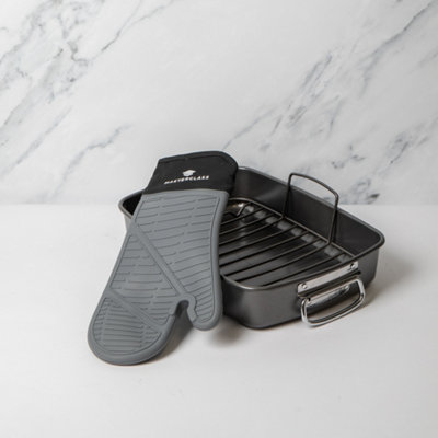 MasterClass Roasting Pan with Rack and Single Oven Gloves with Non ...
