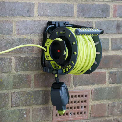 Masterplug Weatherproof Outdoor Cable Reel 25 Meters - Weatherproof ...