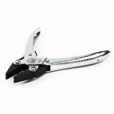 Maun Flat Nose Parallel Plier Return Spring 140 mm | DIY at B&Q