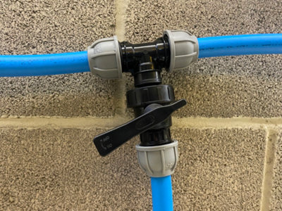 mdpe compression water pipe tee + flow valve