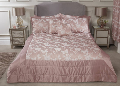 Meadows Bedspread in Blush Pink
