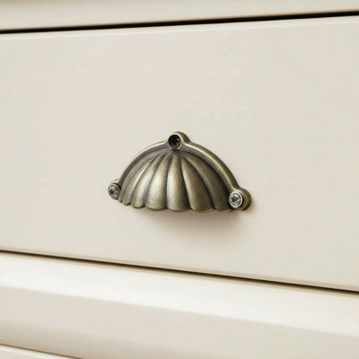MELODY MAISON ANTIQUE BRASS SCALLOPED CUP PULL HANDLE