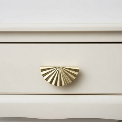 Melody Maison Metal Gold Scalloped Fan Drawer Handles