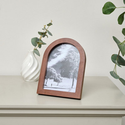Melody Maison Wooden Arched Portrait Photo Frame - 5 x 7