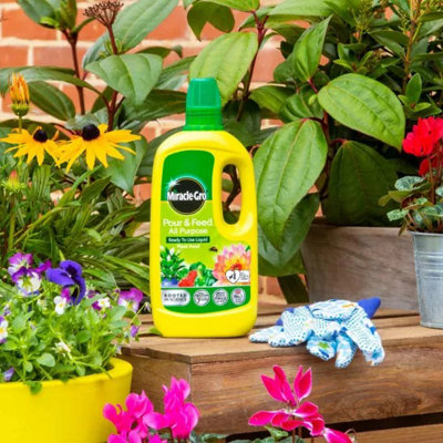 Miracle Gro Pour and Feed Liquid Plant Food 1L All Purpose Fertiliser ...