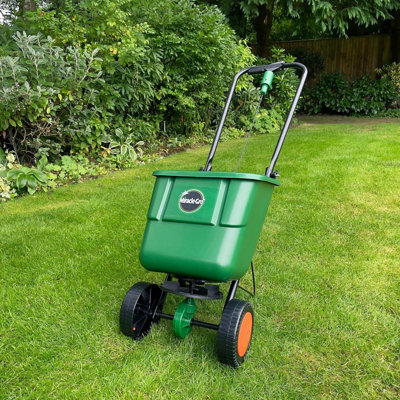 Miracle-Gro Rotary Grass and Lawn Seed Spreader