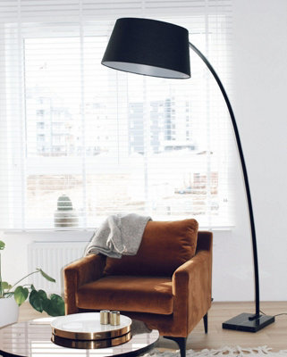 Modern Arc Floor Lamp Black BENUE | DIY at B&Q