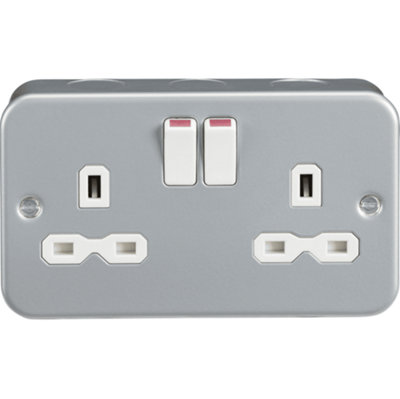 MR9000 Metal Clad Double Switched Socket