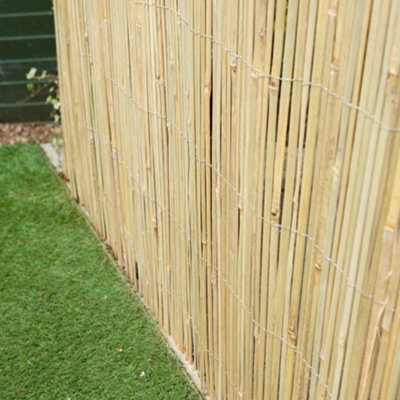 Natural Bamboo Garden screen Fencing (H)1.8m (W)4m