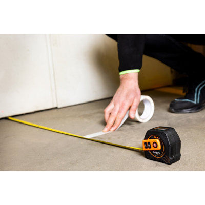 Neo Tools Laser Distance Measurer With Retractable Measuring Tape