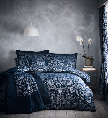 Oak Tree Midnight Blue Bedspread and Pillowshams 254 x 254cm