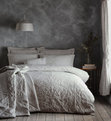 Oak Tree Silver Super King Duvet Cover and Pillowcases | DIY at B&Q
