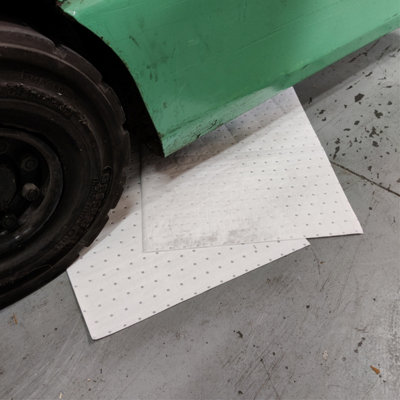 Oil Absorbent Pads - Hydrophobic Oil, Fuel Soak Up Mats 1Ltr Per Pad ...