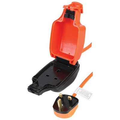 Outdoor Mains Extension Lead with 1-Gang Socket, IP54, 10m | DIY at B&Q