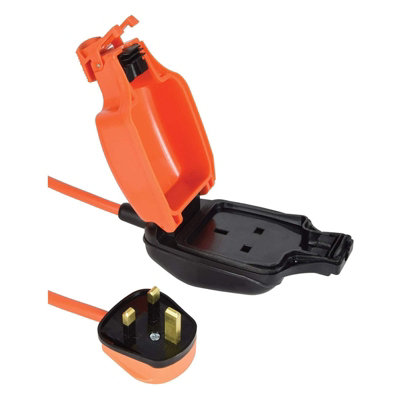 Outdoor Mains Extension Lead with 1-Gang Socket, IP54, 15m