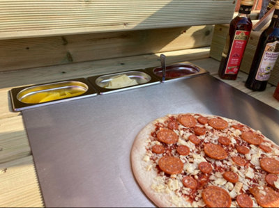 OUTDOOR PIZZA OVEN TABLE/KITCHEN
