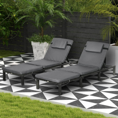 Outsunny 2 Pieces Rattan Sun Loungers w/ Padded Cushion for Poolside ...