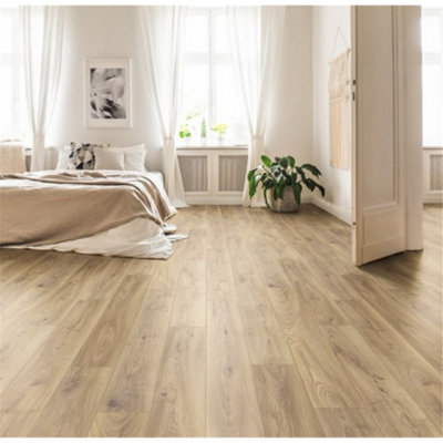 PACK OF 10 (Total 10 Units) - Medium Oak 12mm Thick Laminate Flooring ...
