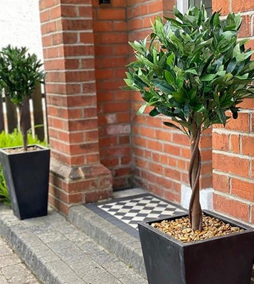Pair of 120cm (4ft) Twist Natural Artificial Topiary Bay Laurel Ball ...