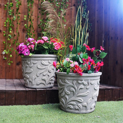 Pair of Large Wavy Leaves Flower Pots | DIY at B&Q
