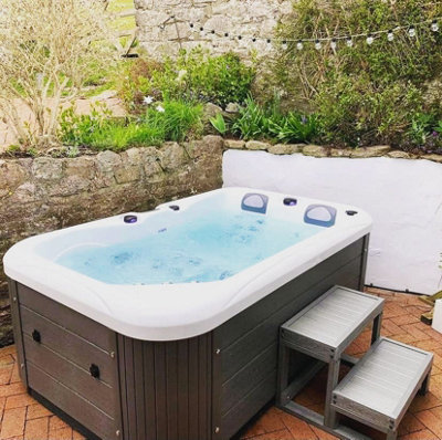 Palm Spas Dual Lounger 3 Seat Hot Tub American Balboa 13amp Plug and ...