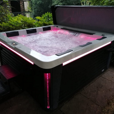 Palm Spas Elise 6 Seater Hot Tub American Balboa 32 AMP - Music and LED ...