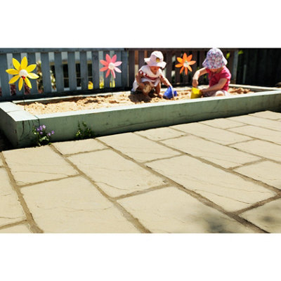 Paving Patio Kit 'The Gawsworth' Barley 7.29m2 (2.7m x2.7m)