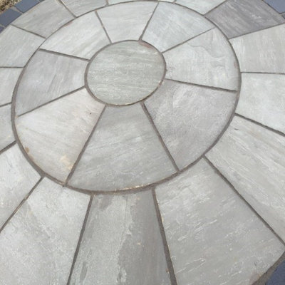Paving Stones Direct Silver Grey Sandstone Cirlce (2.0m)